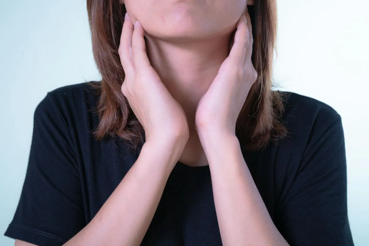 Inflamação na Garganta: Causas, Soluções Caseiras e Remédios